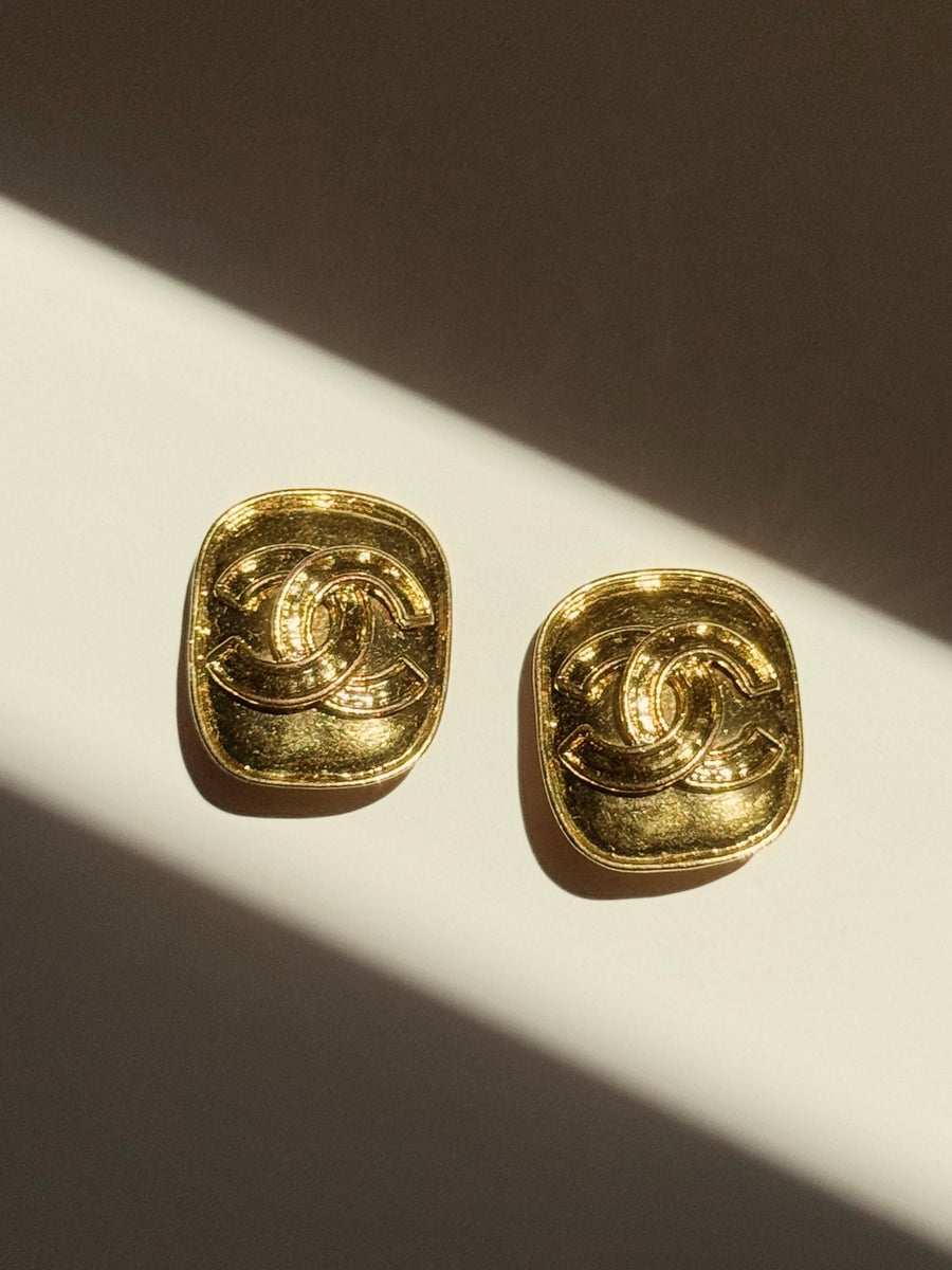 Chanel rare 1994 cc gold plated clip on earrings – Constantina Vintage